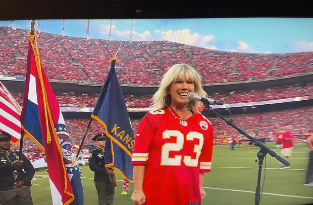 WATCH: NFL Fans Boo ‘Black Anthem’, Erupt In Applause For National ...